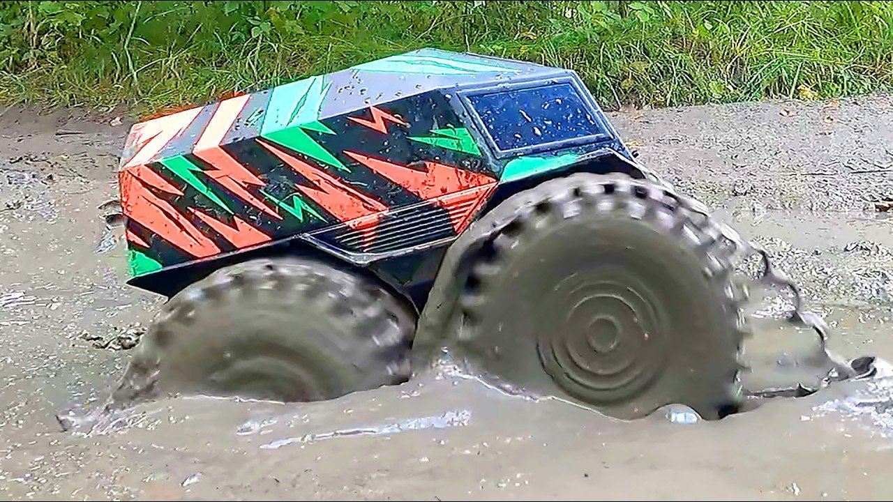 This UNSTOPPABLE RC FLOATS On Water & CONQUERS DEEP MUD! 🤯 Amphibious ...